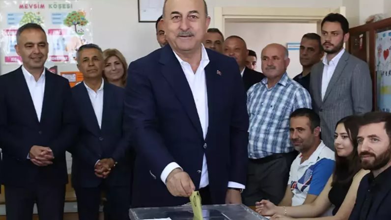 اليوم الكلمة للأمة وزير الخارجية التركي يدلي بصوته في الانتخابات