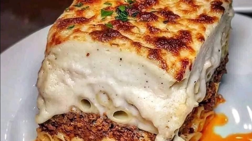 طريقة عمل مكرونة بشاميل بالصلصة الحمراء