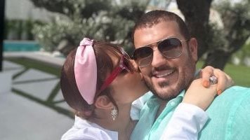 قبلات وأحضان شاهد قبل الحذف صور أصالة وزوجها تثير السوشيال ميديا