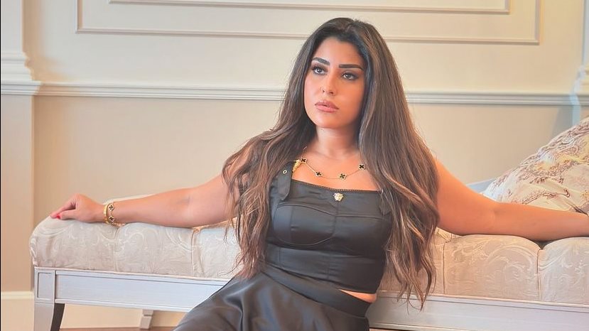 فستان مجسم آيتن عامر تثير الجدل بظهورها