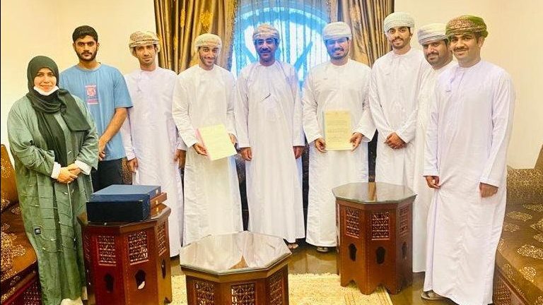 السفير العُماني بالقاهرة يكرم وفد السلطنة المشارك في جائزة مجلس الشباب