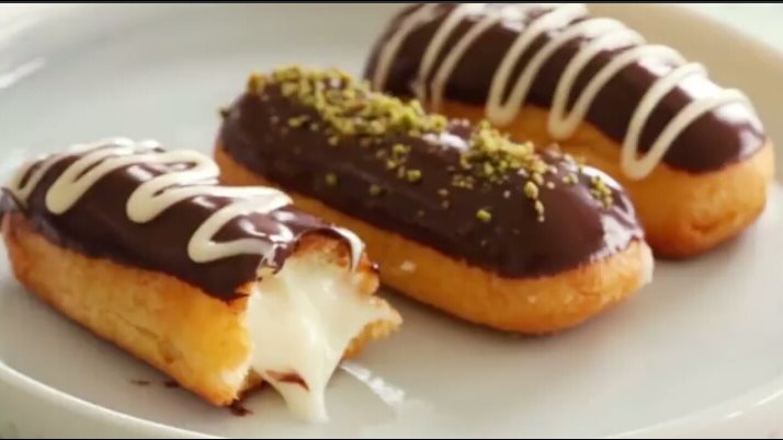 أفضل طريقة لعمل الإكلير بمذاق لا يقاوم