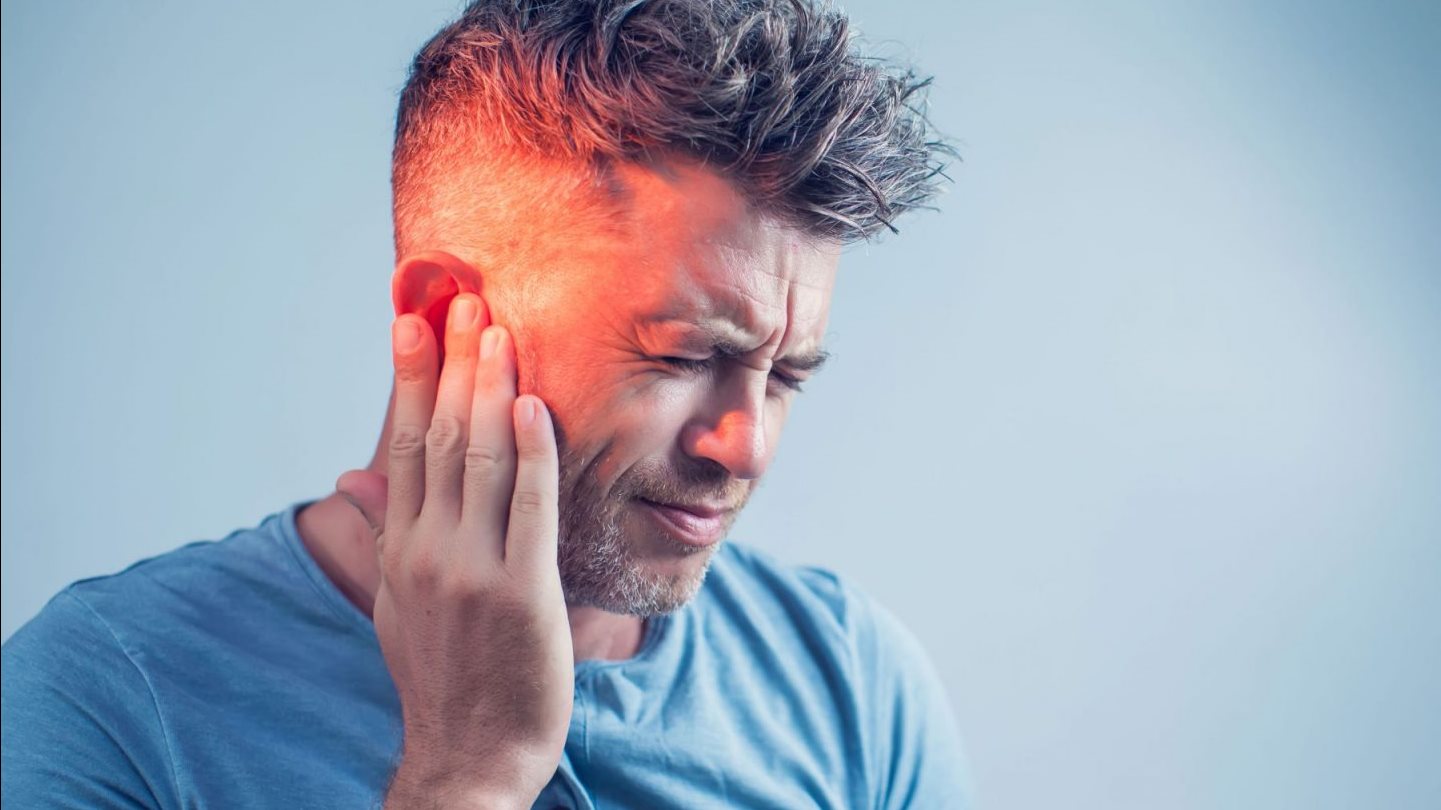 الرجال أكثر عُرضة.. 750 مليون مصاب بطنين الأذن حول العالم |فيديو