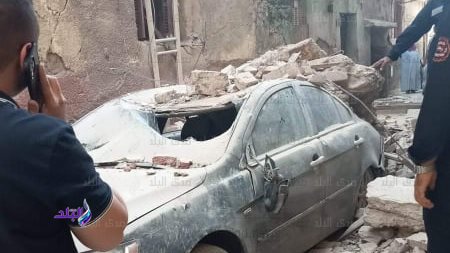 تحطم سيارة في انهيار منزل بالعمرانية ولا خسائر بالأرواح صور